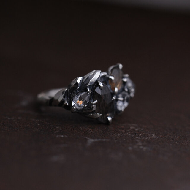 Wild Crystal & Sunstone Ring | iichi 日々の暮らしを心地よくするハンドメイドやアンティークのマーケットプレイス