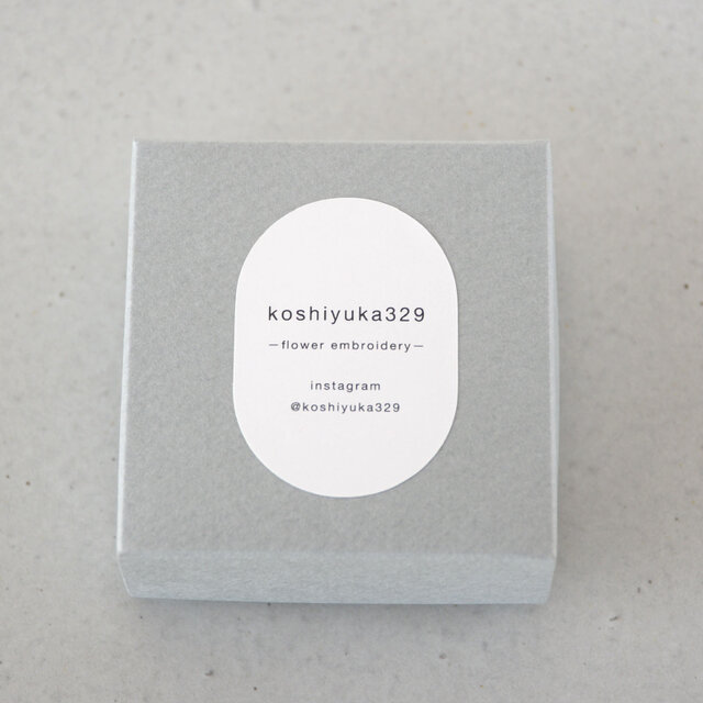 ふんわり すずらん 刺繍 ピルケース オーバル グレーベージュ | iichi 日々の暮らしを心地よくするハンドメイドやアンティークのマーケットプレイス