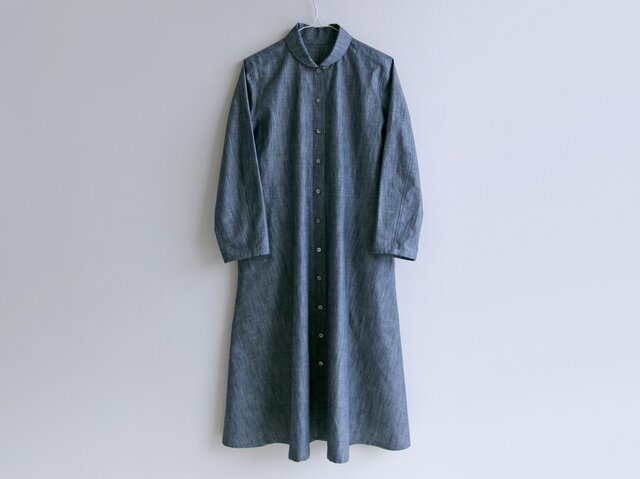 播州織コットン＊ヘチマカラーのフレアワンピース（ネイビー系スラブダンガリー生地） | iichi 日々の暮らしを心地よくするハンドメイドやアンティークのマーケットプレイス