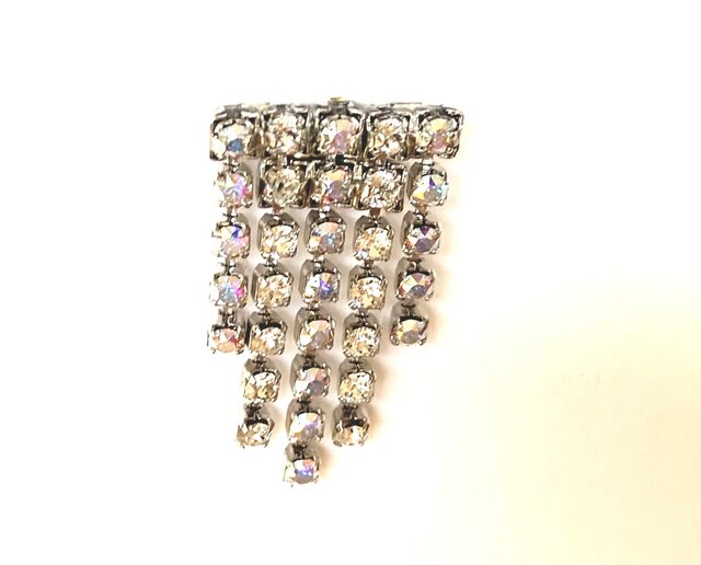 【スワロフスキー 5連 揺れる ピンブローチ】クリスタルオパール クリスタル | iichi 日々の暮らしを心地よくするハンドメイドやアンティークのマーケットプレイス