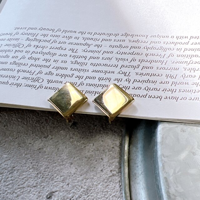 YP2-【 PARKLANE 】パークレーン・ヴィンテージイヤリング 1960s Gold Tone Square Plate | iichi 日々の暮らしを心地よくするハンドメイドや ...