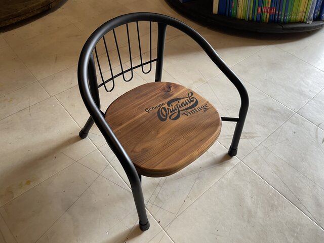 在庫あり 即納 Ok Hotaru 椅子 子供椅子 チェアー リビング アップサイクル 家具 杉材 天然木 無垢材のコピーのコ | iichi 日々の暮らしを心地よくするハンドメイドや ...