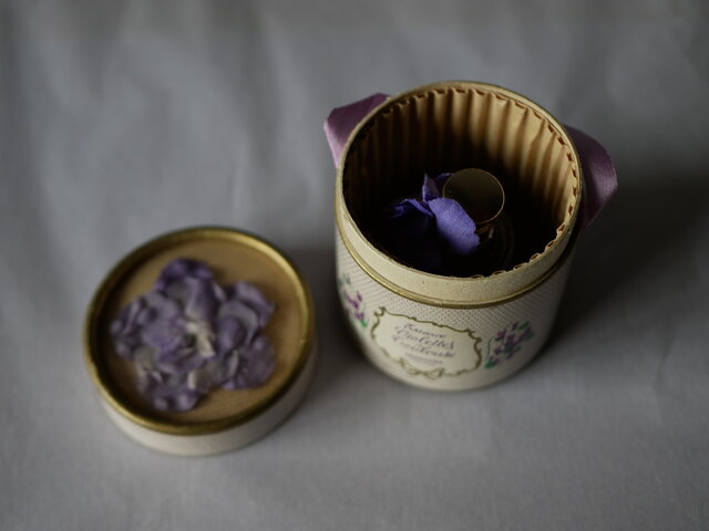 TOULOUSE スミレの香水 フランスアンティーク ベルドゥ社 アンティークのある生活 | iichi 日々の暮らしを心地よくするハンドメイドやアンティークのマーケットプレイス