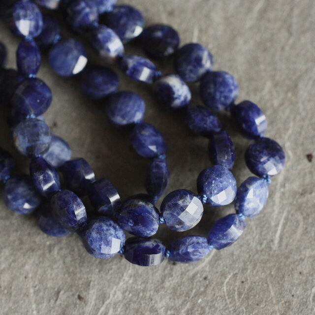 No. 146 92cm・ソーダライトのネックレスB | iichi 日々の暮らしを心地よくするハンドメイドやアンティークのマーケットプレイス