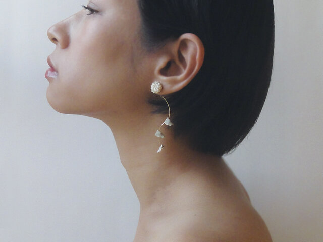 わたしの庭 4【 pierce /earring】 | iichi 日々の暮らしを心地よくするハンドメイドやアンティークのマーケットプレイス