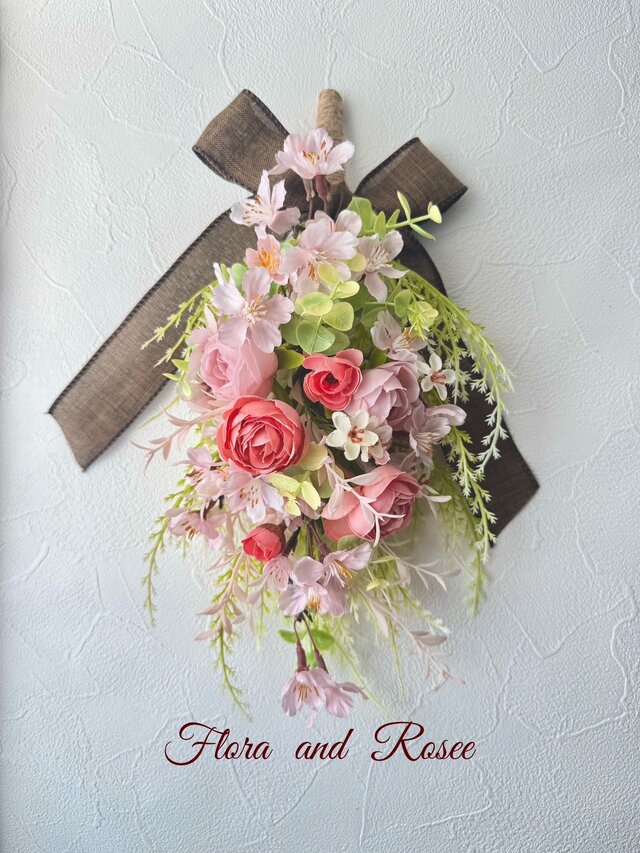 桜とラナンキュラスのスワッグ | iichi 日々の暮らしを心地よくするハンドメイドやアンティークのマーケットプレイス