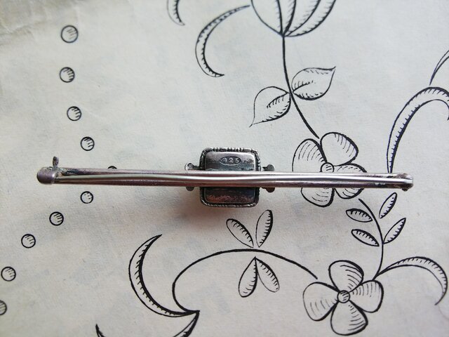 アンティーク モルフォ蝶とCloverのブローチ（69×12㎜） | iichi 日々の暮らしを心地よくするハンドメイドやアンティークのマーケットプレイス