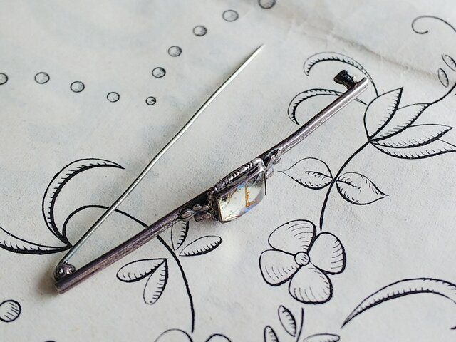 アンティーク モルフォ蝶とCloverのブローチ（69×12㎜） | iichi 日々の暮らしを心地よくするハンドメイドやアンティークのマーケットプレイス