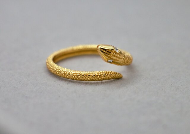 古代スタイル＊スネーク 指輪＊フリーサイズ GP | iichi 日々の暮らしを心地よくするハンドメイドやアンティークのマーケットプレイス