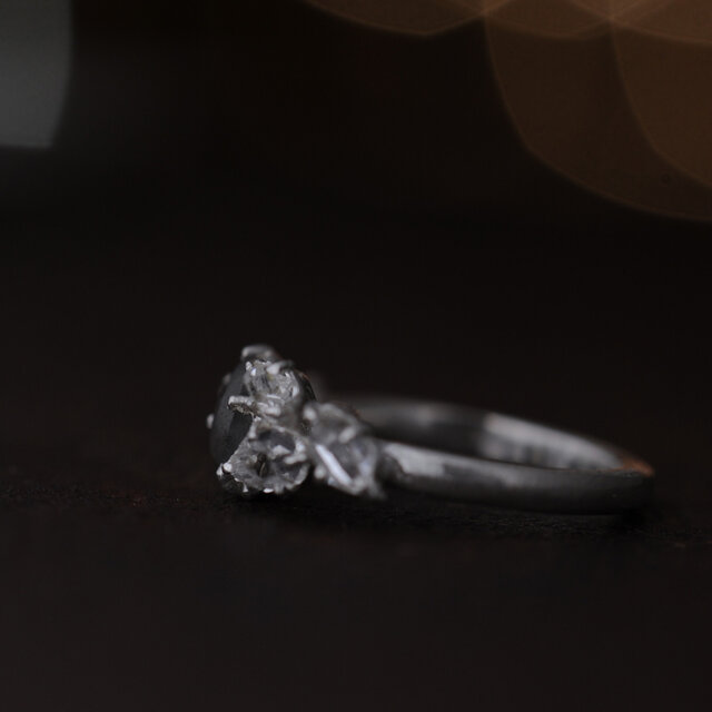 Wild Crystal & Labradorite Ring2 | iichi 日々の暮らしを心地よくするハンドメイドやアンティークのマーケットプレイス