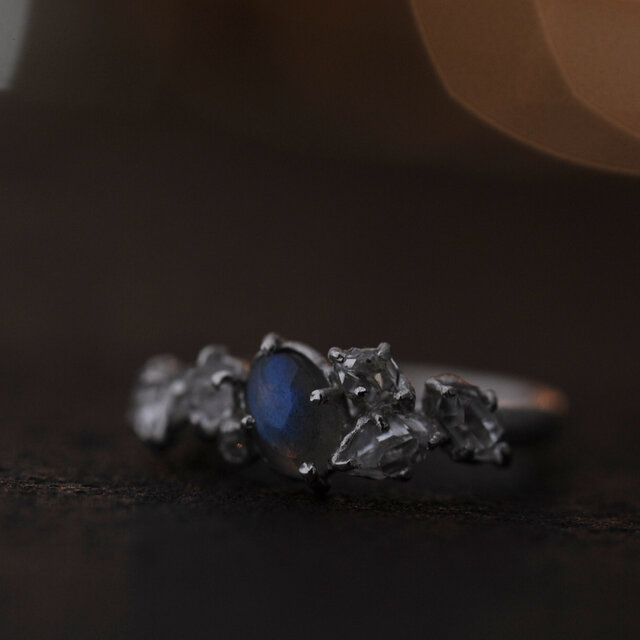 Wild Crystal & Labradorite Ring2 | iichi 日々の暮らしを心地よくするハンドメイドやアンティークのマーケットプレイス