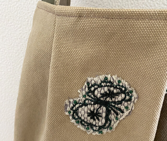 ミナペルホネン「yume」アップリケかばん | iichi 日々の暮らしを心地よくするハンドメイドやアンティークのマーケットプレイス