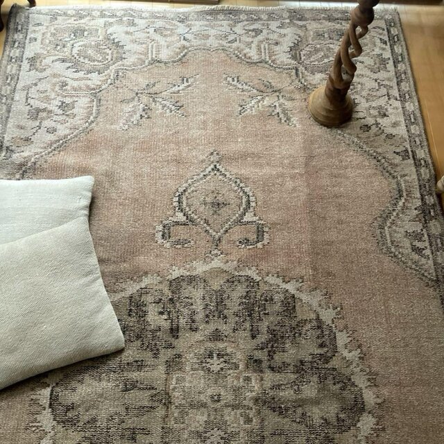 大判141×264擦れシャビー ミルクココア メダリオン トルコヴィンテージラグ | iichi 日々の暮らしを心地よくするハンドメイドやアンティークのマーケットプレイス