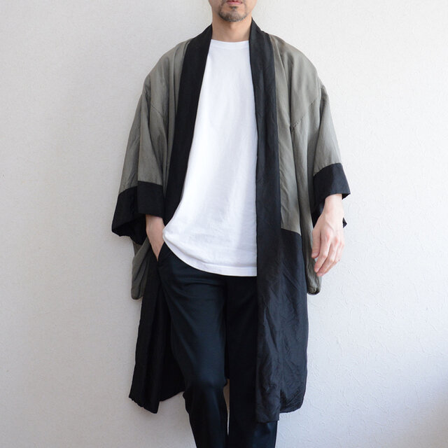 紋付 長羽織 黒 アンティーク着物 ジャケット ジャパンヴィンテージ 昭和 リメイク素材 Black Haori Jacket | iichi 日々の暮らしを心地よくするハンドメイドや ...