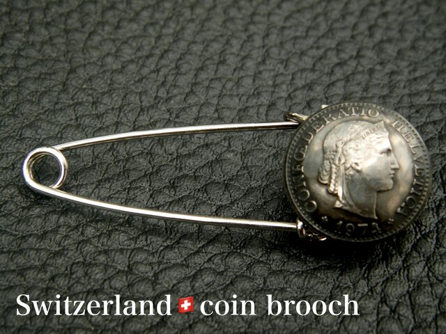 ＃B24 Switzerland Coin Brooch | iichi 日々の暮らしを心地よくするハンドメイドやアンティークのマーケットプレイス