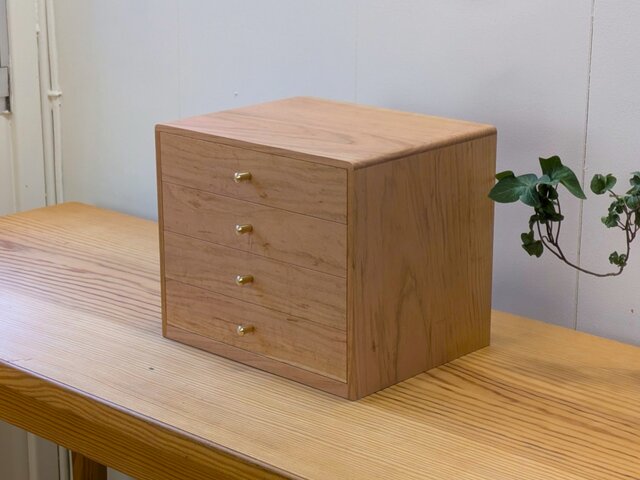 A5サイズの引き出し 4段 ヤマザクラ | iichi 日々の暮らしを心地よくするハンドメイドやアンティークのマーケットプレイス