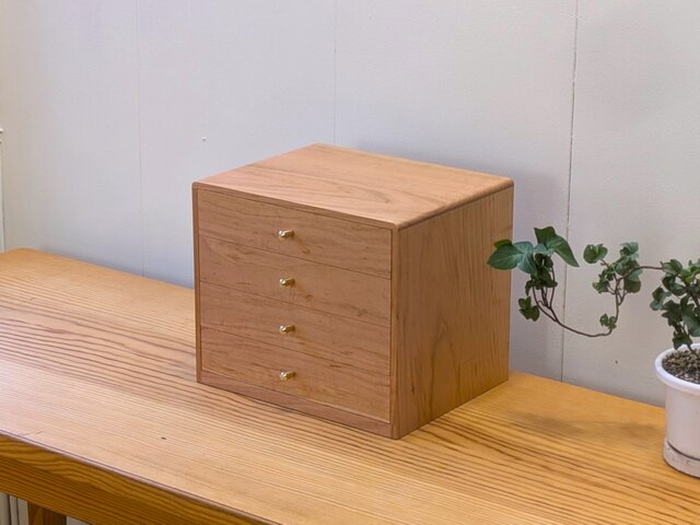 A5サイズの引き出し 4段 ヤマザクラ | iichi 日々の暮らしを心地よくするハンドメイドやアンティークのマーケットプレイス