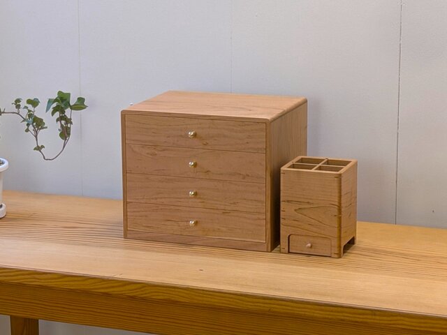 A5サイズの引き出し 4段 ヤマザクラ | iichi 日々の暮らしを心地よくするハンドメイドやアンティークのマーケットプレイス
