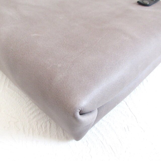 newデザイン♪《牛革》三角マチのスクエアミニトート・マーブルグレー・0595 | iichi 日々の暮らしを心地よくするハンドメイドやアンティークのマーケットプレイス