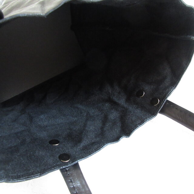 ぷっくり三角マチ♪《牛革》底マチワイドミニトート・ウォッシャブル・ブラック・0611 | iichi 日々の暮らしを心地よくするハンドメイドやアンティークのマーケットプレイス