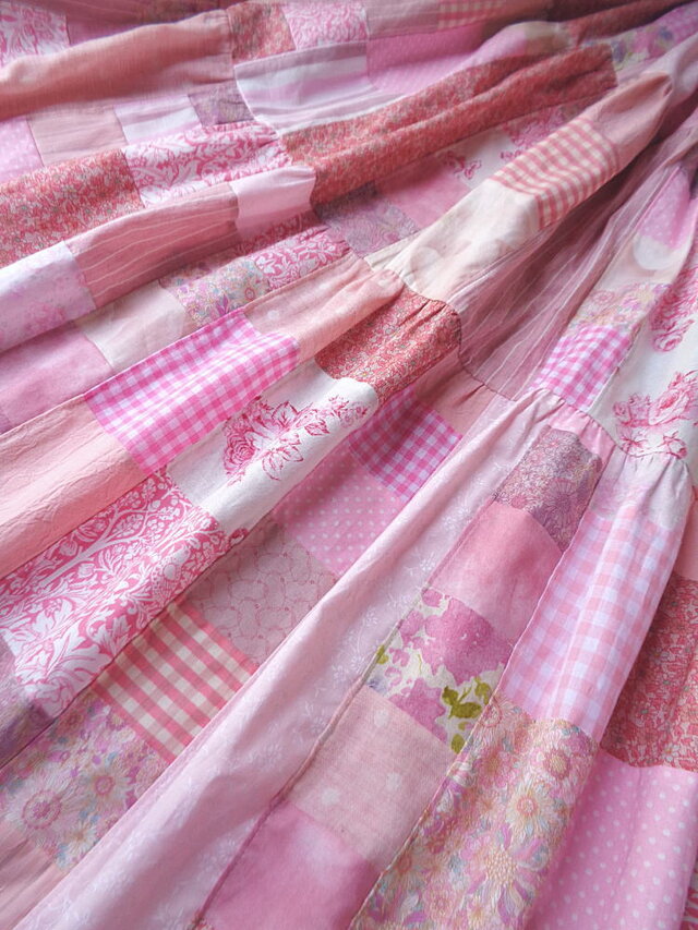 Y様ご予約品♥絵画なパッチワーク♥pink♥超ボリューム♥ティアードギャザースカート♥マキシ丈 | iichi 日々の暮らしを心地よくするハンドメイドやアンティークのマーケットプレイス