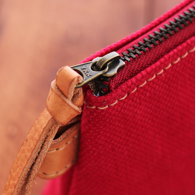 《新色》機能的！帆布×レザーのマルチポーチ 内布リネン＆便利な内ポケット付き（レッド） | iichi 日々の暮らしを心地よくするハンドメイドやアンティークのマーケットプレイス