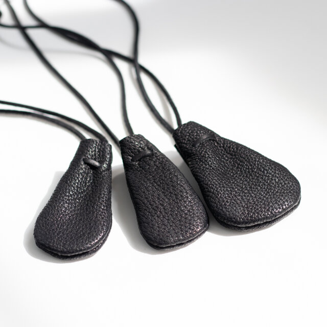 熊革巾着首飾り ネックレス ペンダント | iichi 日々の暮らしを心地よくするハンドメイドやアンティークのマーケットプレイス