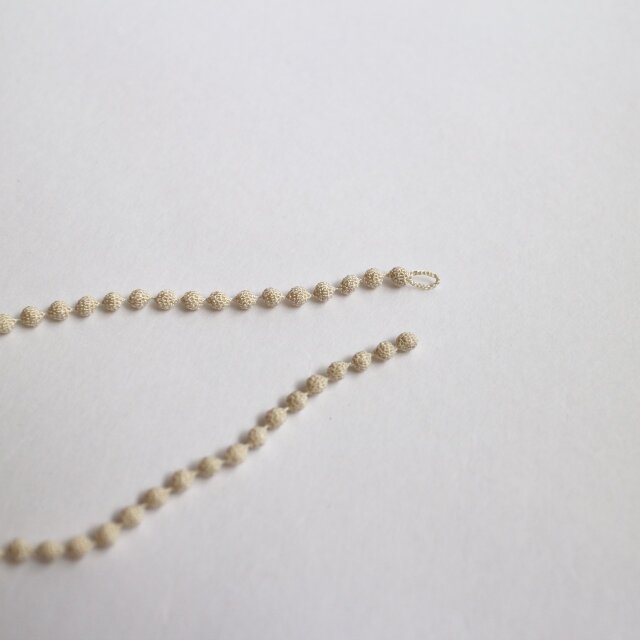 【ball nacklace】シルク SS 40cm（OW） | iichi 日々の暮らしを心地よくするハンドメイドやアンティークのマーケットプレイス