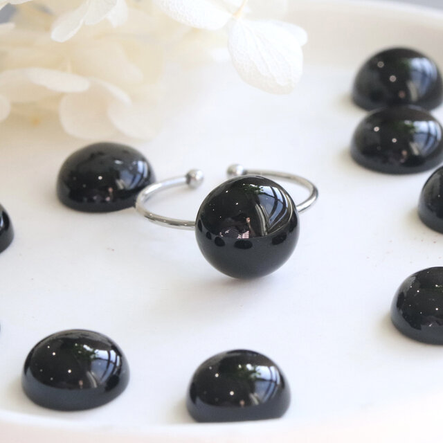 身につけるだけでサマになる 漆黒のフリーリング オニキス フリーサイズ シルバーorゴールド --Cool-- | iichi 日々の暮らしを心地よくするハンドメイドやアンティークのマーケットプレイス