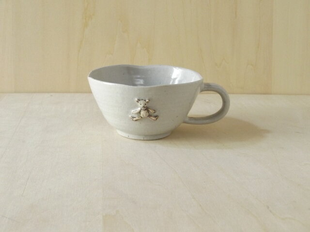 Teddyカフェオレマグ（白おすわり） | iichi 日々の暮らしを心地よくするハンドメイドやアンティークのマーケットプレイス