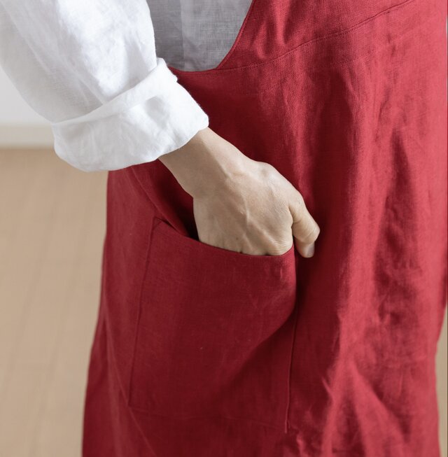 potter’s apron RED 陶芸家のための赤エプロン【100％リネン】肩掛けタイプ バッククロス 普段使い M | iichi 日々の暮らしを心地よくするハンドメイドやアンティークの ...