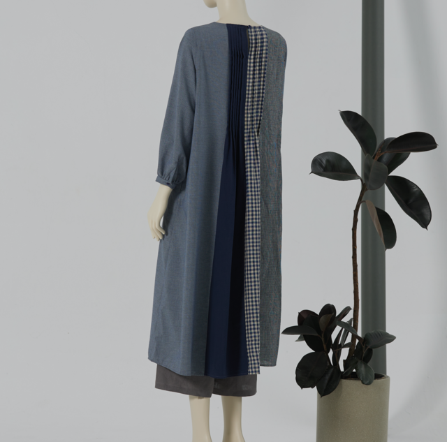 天然素材の持つ素朴な魅力を引き出す、洗練されたパッチワークデザイン コットンリネン ワンピース 250306-1 | iichi 日々の暮らしを心地よくするハンドメイドやアンティークの ...