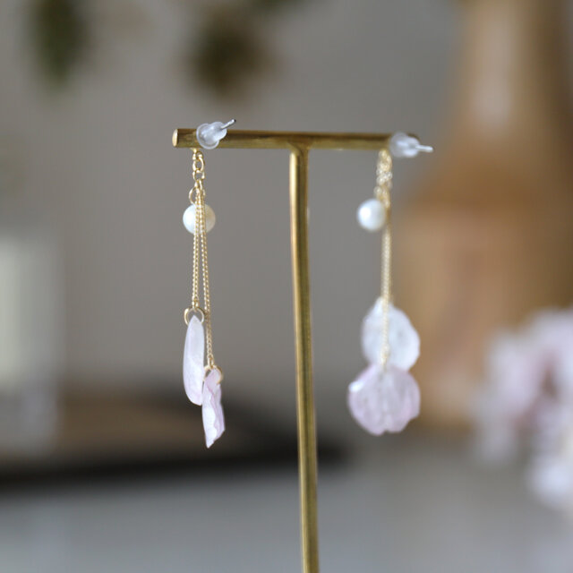 本物のサクラの花びらと天然石のピアス／イヤリング (#1249‾1254) | iichi 日々の暮らしを心地よくするハンドメイドやアンティークのマーケットプレイス