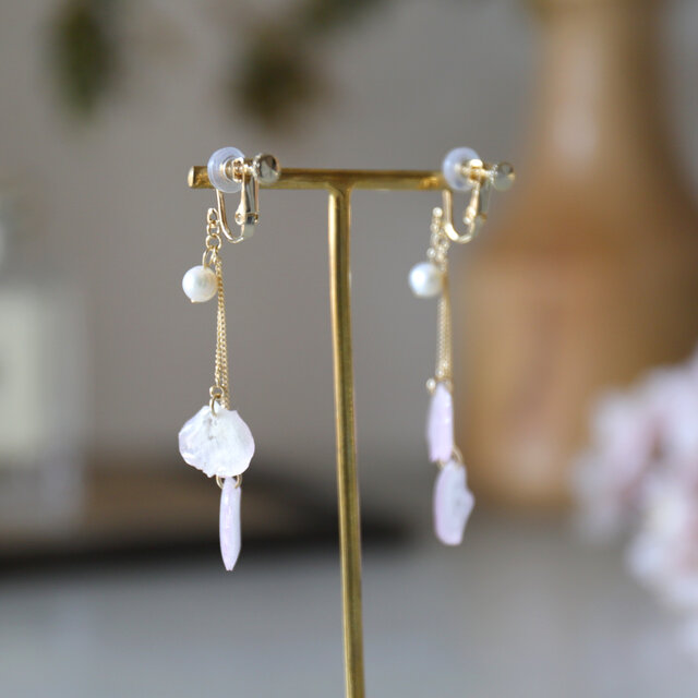 本物のサクラの花びらと天然石のピアス／イヤリング (#1249‾1254) | iichi 日々の暮らしを心地よくするハンドメイドやアンティークのマーケットプレイス