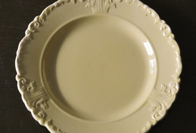 アプト Apt 南仏陶器 レリーフ 平皿 リム皿 φ21.2cm フランス アンティーク 050917 | iichi 日々の暮らしを心地よくするハンドメイドやアンティークのマーケットプレイス