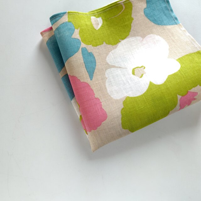 日用品店（布）リネンのハンカチ 40cm×40cm 【 ボタニカル／ピンク 】LIBERTY | iichi 日々の暮らしを心地よくするハンドメイドやアンティークのマーケットプレイス