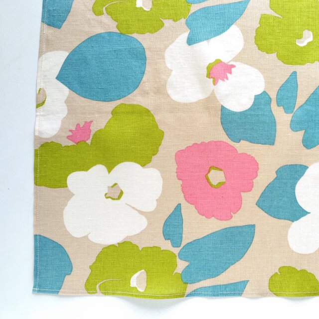 日用品店（布）リネンのハンカチ 40cm×40cm 【 ボタニカル／ピンク 】LIBERTY | iichi 日々の暮らしを心地よくするハンドメイドやアンティークのマーケットプレイス