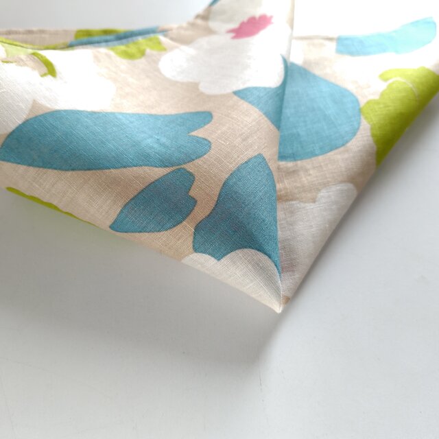 日用品店（布）リネンのハンカチ 40cm×40cm 【 ボタニカル／ピンク 】LIBERTY | iichi 日々の暮らしを心地よくするハンドメイドやアンティークのマーケットプレイス