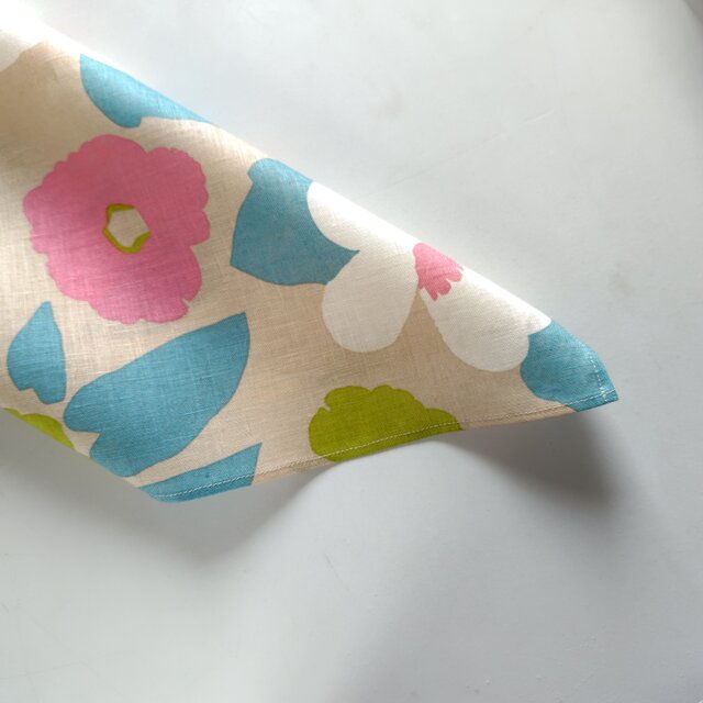 日用品店（布）リネンのハンカチ 40cm×40cm 【 ボタニカル／ピンク 】LIBERTY | iichi 日々の暮らしを心地よくするハンドメイドやアンティークのマーケットプレイス