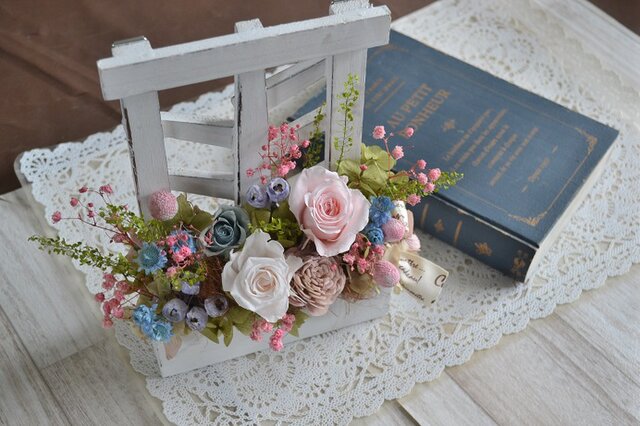 【2025母の日】ローズガーデンアレンジ＊b | iichi 日々の暮らしを心地よくするハンドメイドやアンティークのマーケットプレイス