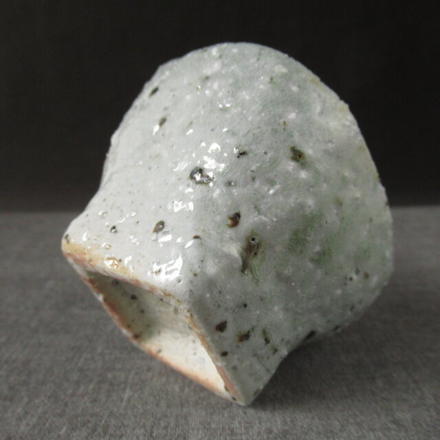 酒器 焼締め四角高台ぐい呑み 陶芸家オリジナル陶器（52） | iichi 日々の暮らしを心地よくするハンドメイドやアンティークのマーケットプレイス