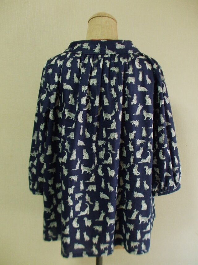 リバティタナローン ミャオウ(Meow) 小さいショールカラーのブラウス 着丈66cm L~LLサイズ ネイビー | iichi 日々の暮らしを心地よくするハンドメイドやアンティークの ...