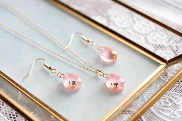 レジンアート マーキスペンダント〈聖少女〉 | iichi 日々の暮らしを心地よくするハンドメイドやアンティークのマーケットプレイス