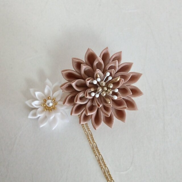 5way ダリアのコサージュネックレス ゴールド ピンクブラウン つまみ細工《フォーマル、卒業式、入学式、結婚式》 | iichi 日々の暮らしを心地よくするハンドメイドやアンティークの ...
