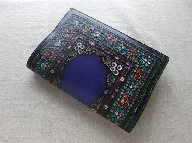 単行本サイズブックカバー 牛革 刻印＆拭き染め | iichi 日々の暮らしを心地よくするハンドメイドやアンティークのマーケットプレイス