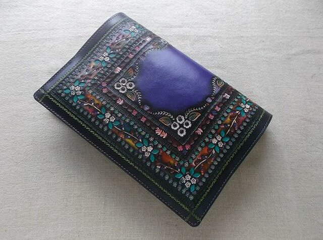 単行本サイズブックカバー 牛革 刻印＆拭き染め | iichi 日々の暮らしを心地よくするハンドメイドやアンティークのマーケットプレイス