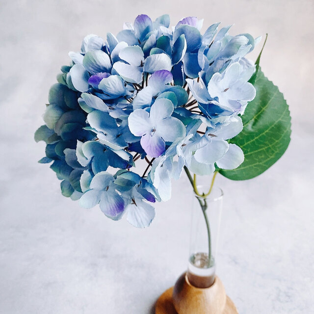 本物みたいな紫陽花 blue マジカルウォーター インテリアフラワー | iichi 日々の暮らしを心地よくするハンドメイドやアンティークのマーケットプレイス