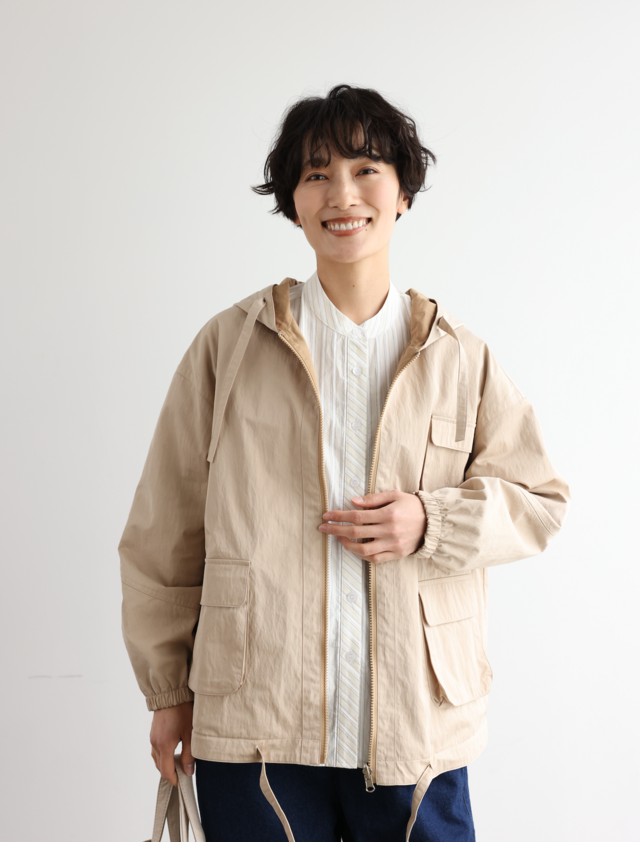 季節を問わず長く愛用いただけるリバーシブル ワークジャケット ライトベージュ／キャメル 250403-1 | iichi 日々の暮らしを心地よくするハンドメイドやアンティークのマーケットプレイス