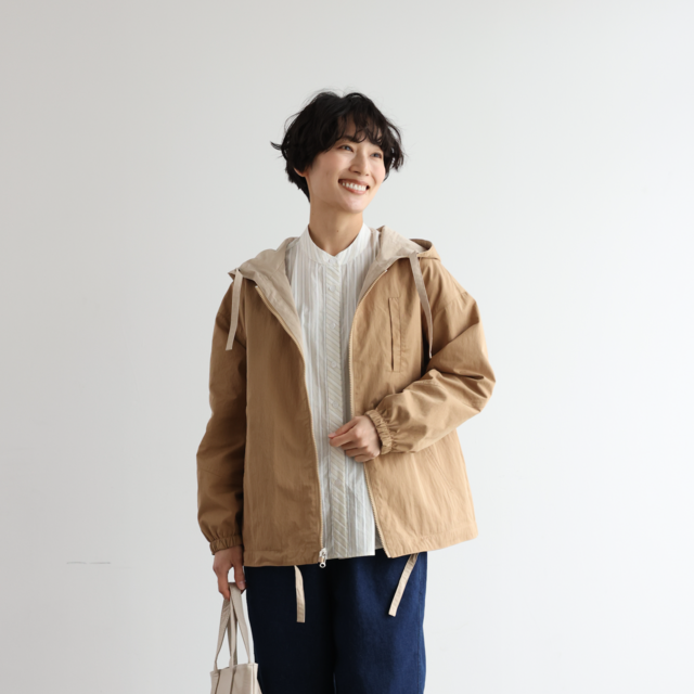 季節を問わず長く愛用いただけるリバーシブル ワークジャケット ライトベージュ／キャメル 250403-1 | iichi 日々の暮らしを心地よくするハンドメイドやアンティークのマーケットプレイス