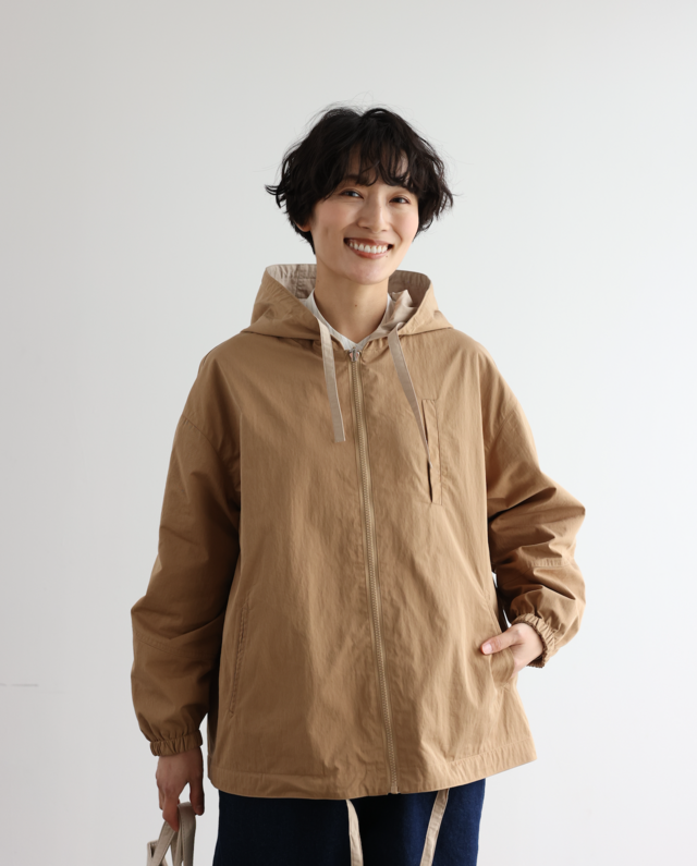 季節を問わず長く愛用いただけるリバーシブル ワークジャケット ライトベージュ／キャメル 250403-1 | iichi 日々の暮らしを心地よくするハンドメイドやアンティークのマーケットプレイス